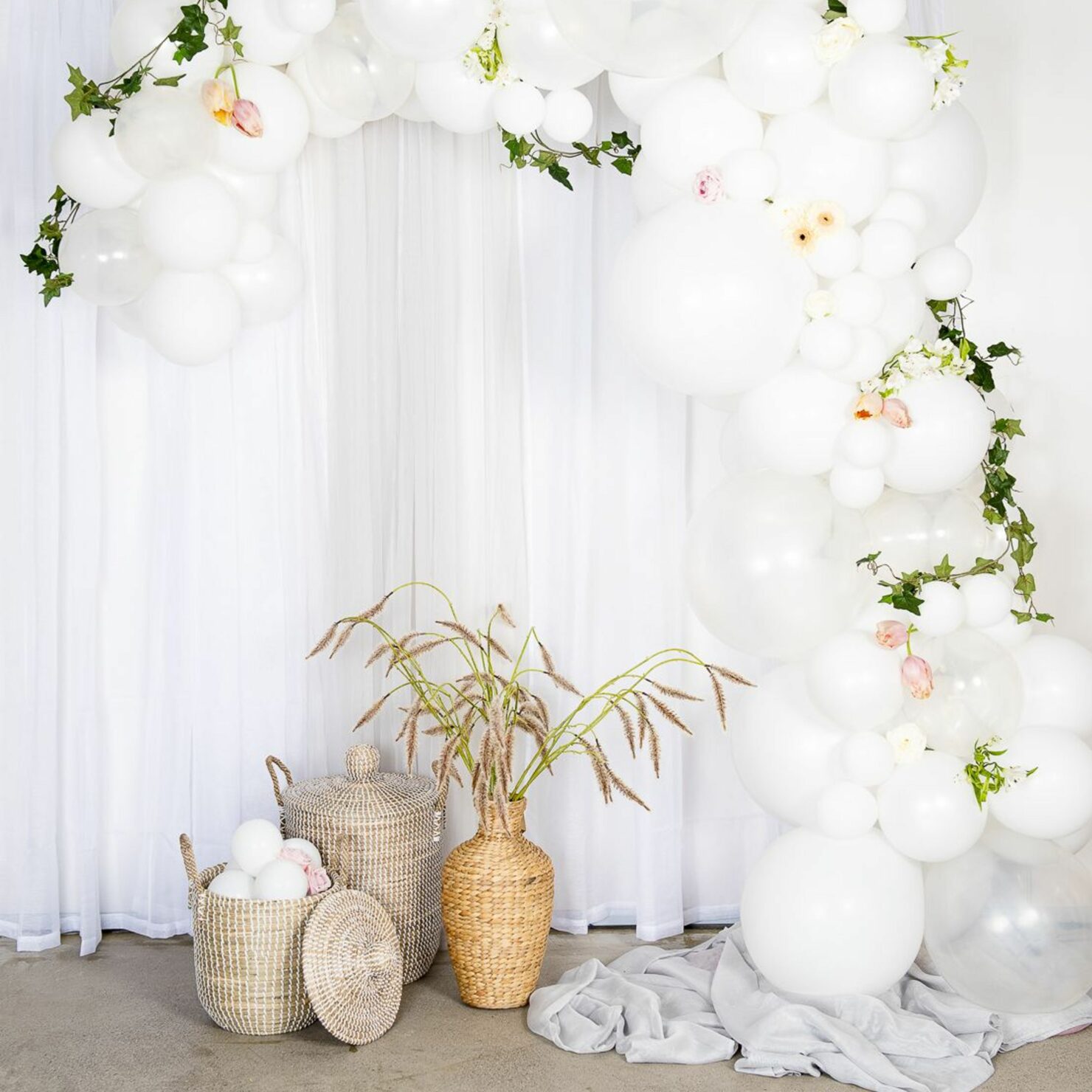 Ballongbåge Kit vit - Festfabriken.se